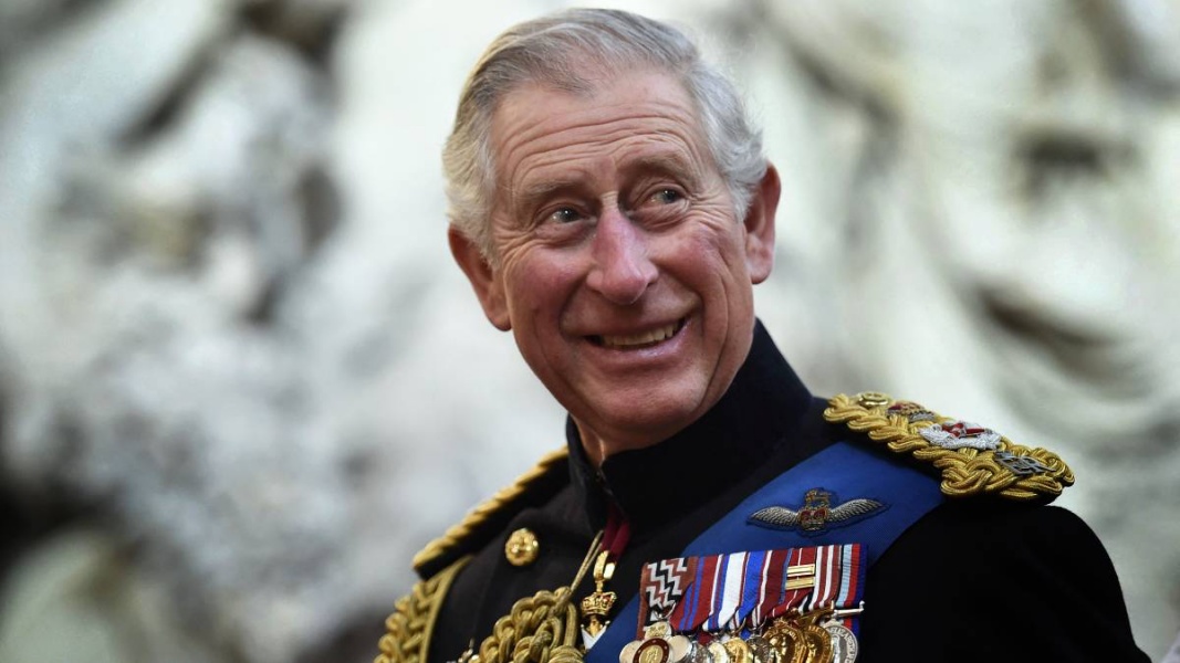 Llega Carlos al trono - ContrapuntoNews