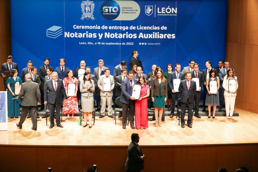 Otorga Diego 40 licencias para notarios auxiliares y anuncia entrega de ...